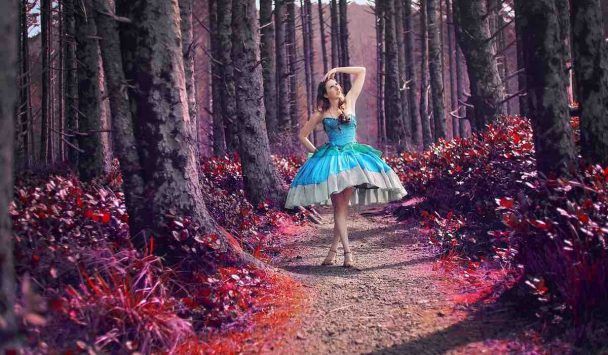 Un couple crée des photos de conte de fées pour montrer la beauté du ...