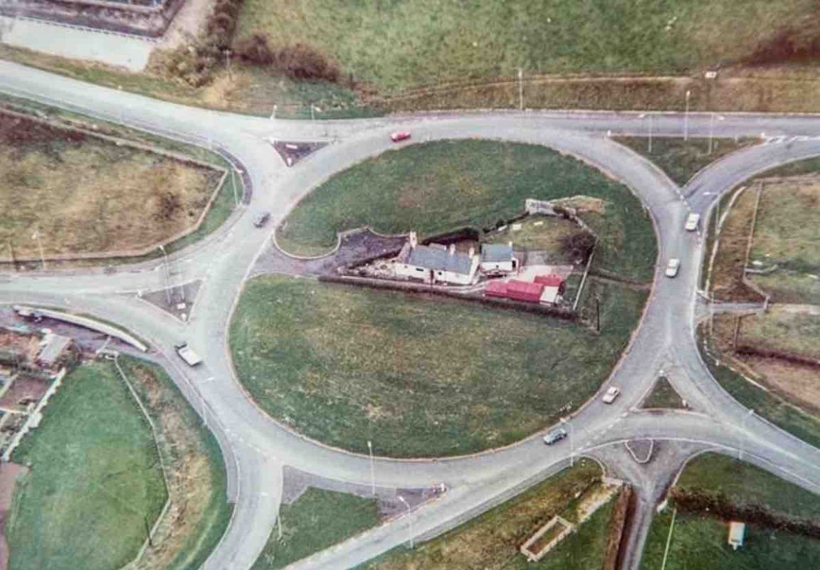 Une famille britannique vit sur un rond-point depuis 40 ans et n'a pas ...